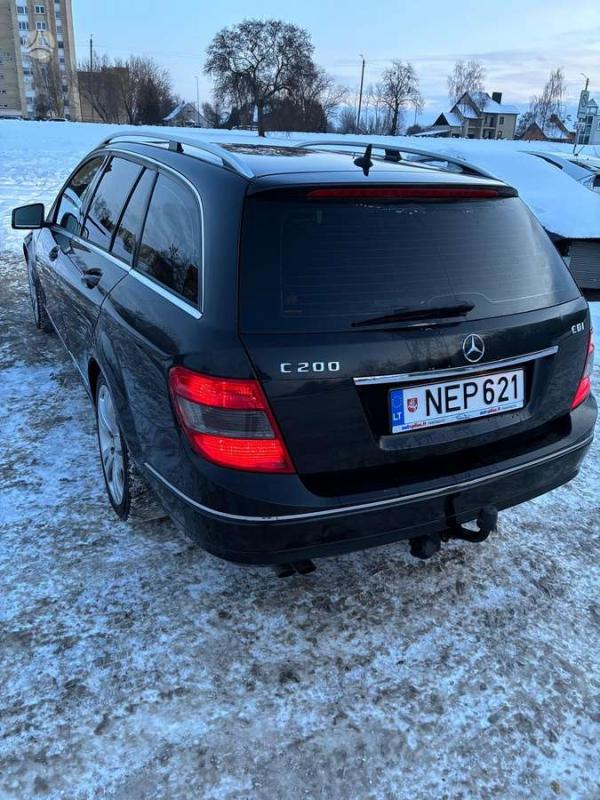 Black Mercedes-Benz C 200 2010 in Kaunas, with an engine capacity of 2.15 L and mileage of 294 thousand km for 4700 €, photo 4 on AUTOMOTO.COM.LV