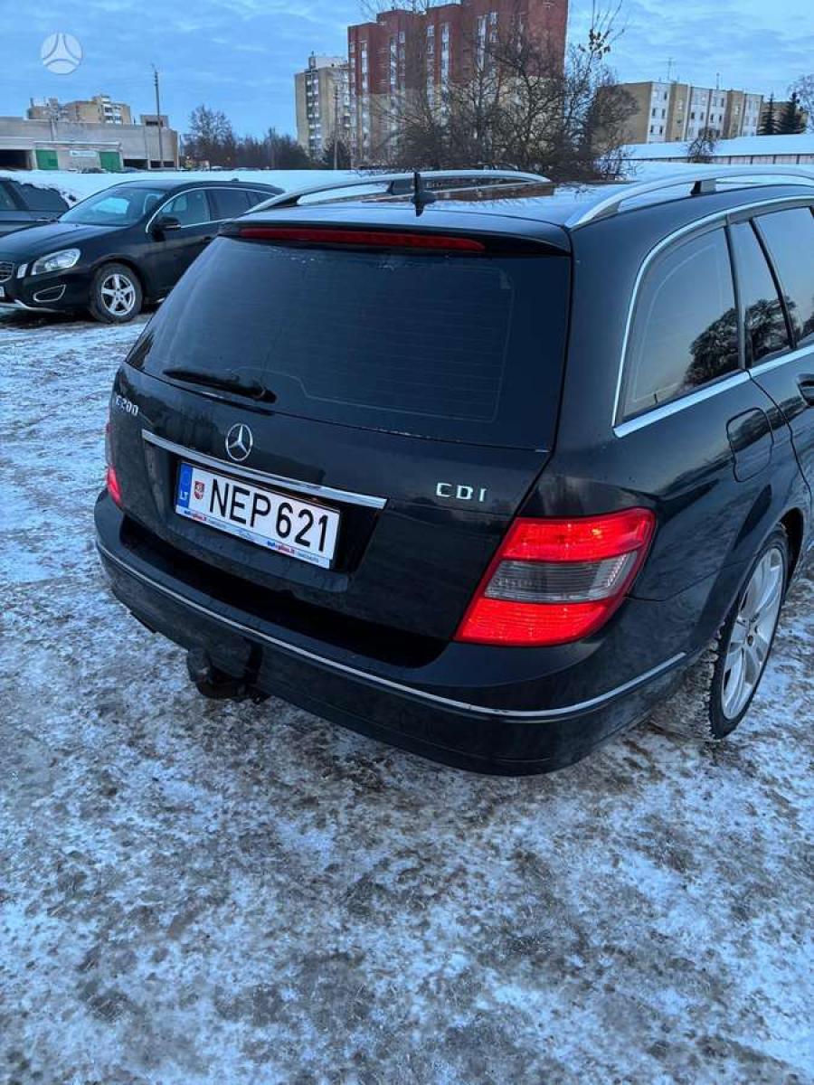 Melns Mercedes-Benz C 200 2010 Kauņa, ar dzinēja tilpumu 2.15 L un nobraukumu 294 tūkst. km par 4700 €, foto 5 vietnē AUTOMOTO.COM.LV