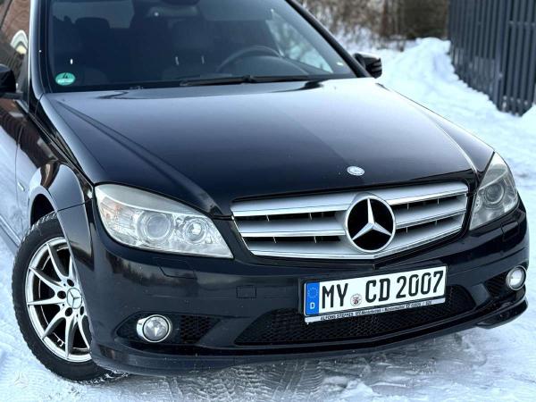 Black Mercedes-Benz C 200 2010 in Kaunas, with an engine capacity of 2.15 L and mileage of 310 thousand km for 4350 €, photo 3 on AUTOMOTO.COM.LV