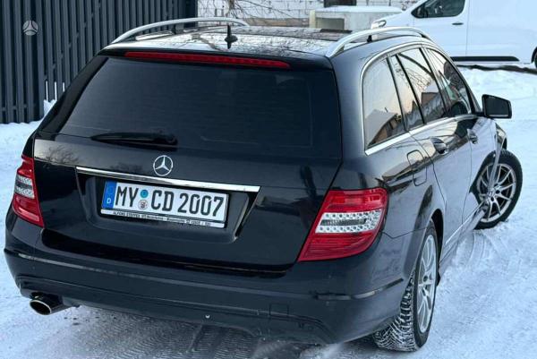 Melns Mercedes-Benz C 200 2010 Kauņa, ar dzinēja tilpumu 2.15 L un nobraukumu 320 tūkst. km par 4650 €, foto 1 vietnē AUTOMOTO.COM.LV