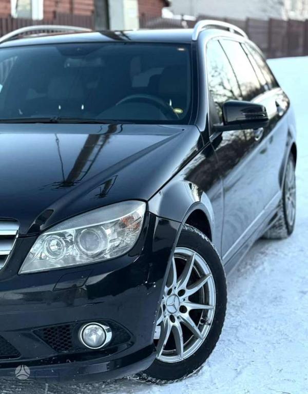 Melns Mercedes-Benz C 200 2010 Kauņa, ar dzinēja tilpumu 2.15 L un nobraukumu 320 tūkst. km par 4650 €, foto 3 vietnē AUTOMOTO.COM.LV
