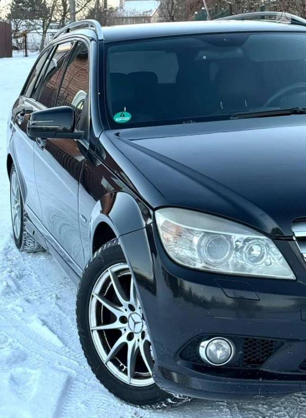 Melns Mercedes-Benz C 200 2010 Kauņa, ar dzinēja tilpumu 2.15 L un nobraukumu 320 tūkst. km par 4650 €, foto 7 vietnē AUTOMOTO.COM.LV