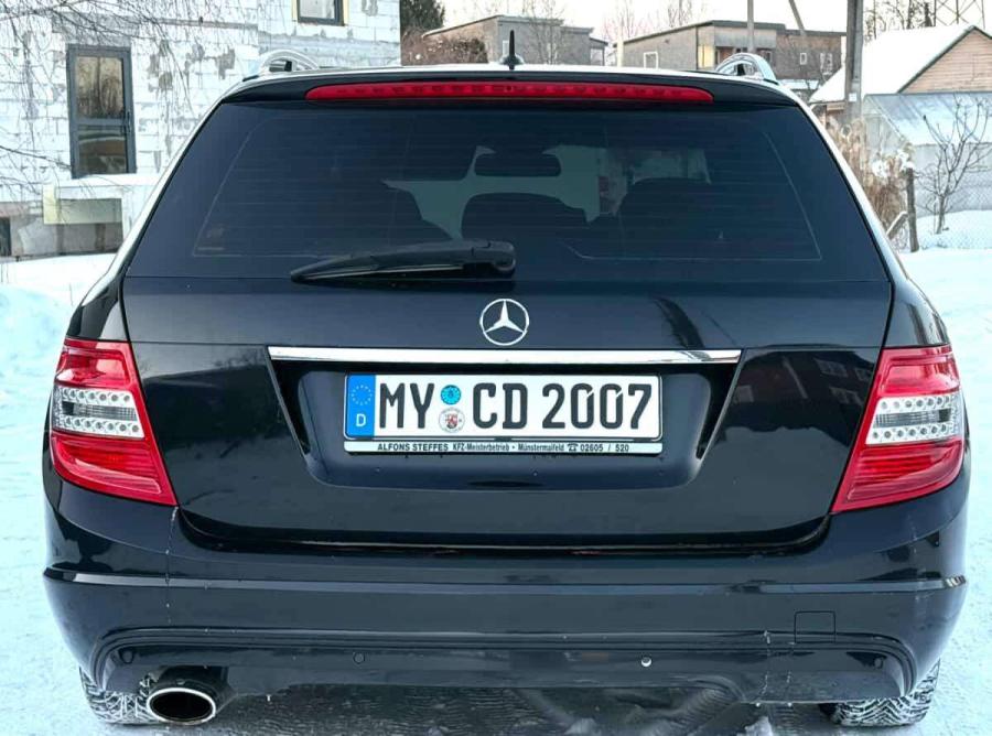 Black Mercedes-Benz C 200 2010 in Kaunas, with an engine capacity of 2.15 L and mileage of 320 thousand km for 4650 €, photo 9 on AUTOMOTO.COM.LV