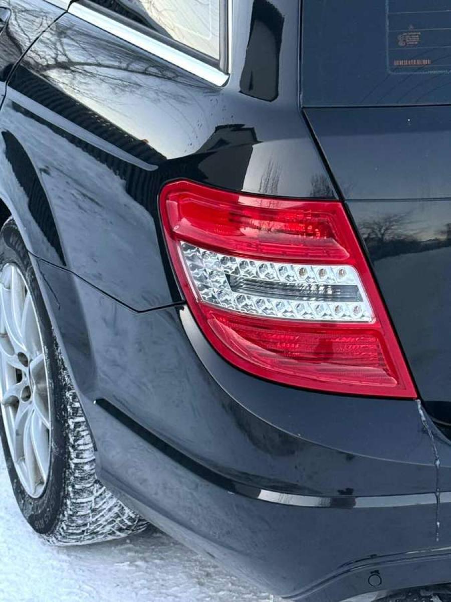 Black Mercedes-Benz C 200 2010 in Kaunas, with an engine capacity of 2.15 L and mileage of 320 thousand km for 4650 €, photo 11 on AUTOMOTO.COM.LV
