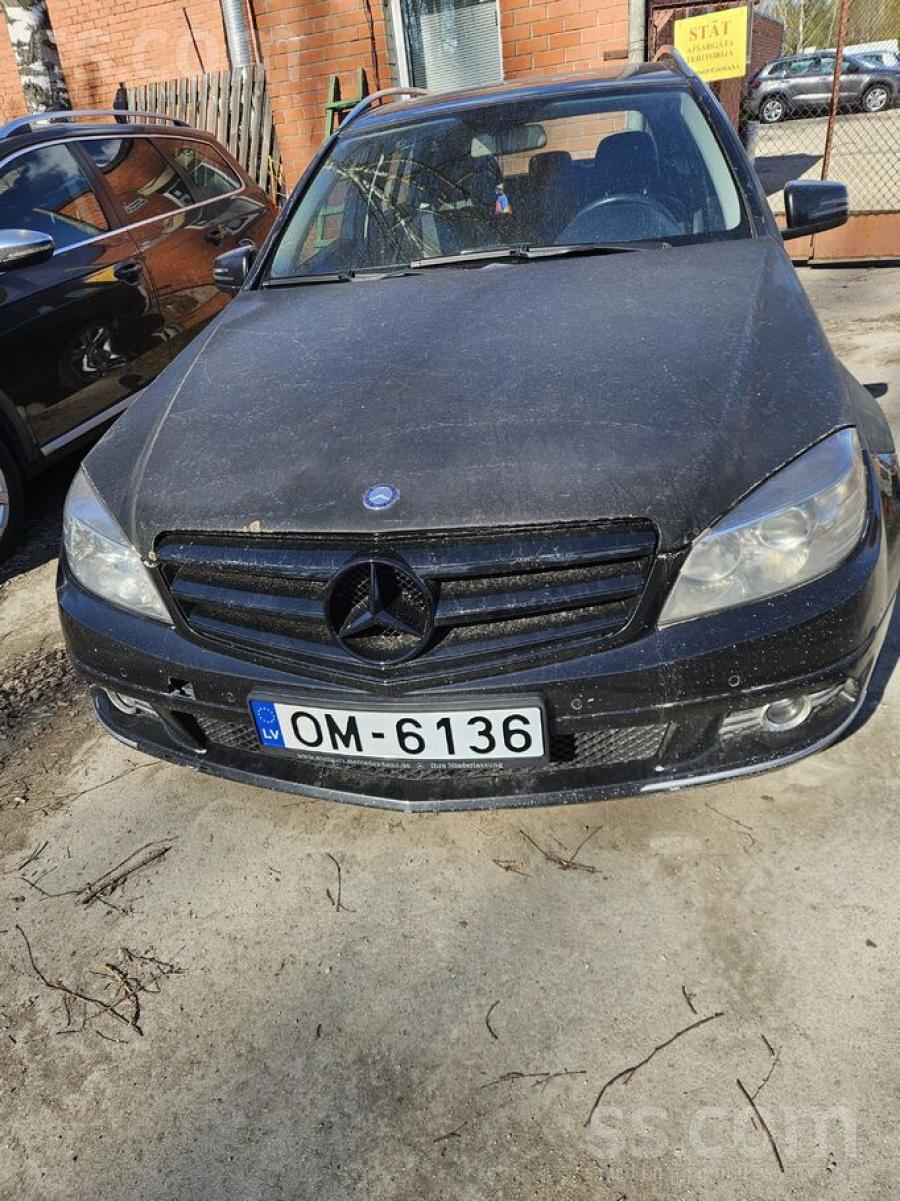Black Mercedes-Benz C 200 2010 in Riga, with an engine capacity of 2.00 L and mileage of 390 thousand km for 1999 €, photo 1 on AUTOMOTO.COM.LV