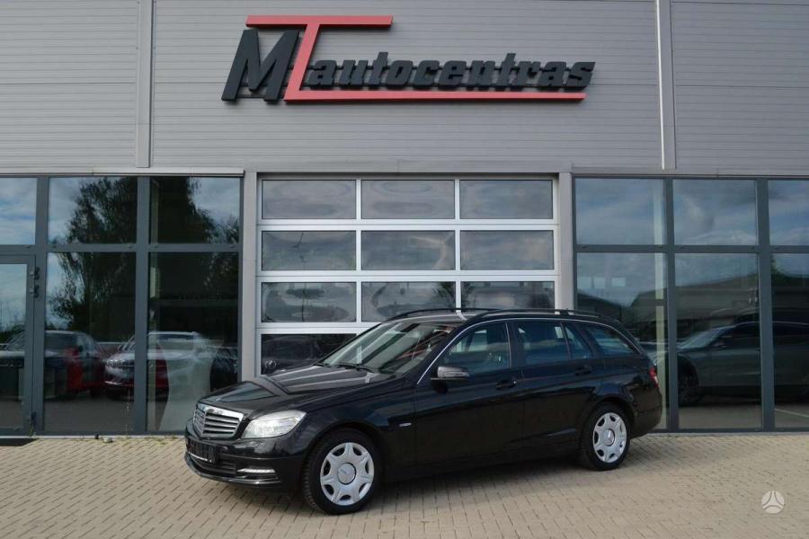 Black Mercedes-Benz C 200 2010 in Vilnius, with an engine capacity of 2.14 L and mileage of 300 thousand km for 5500 €, photo 1 on AUTOMOTO.COM.LV
