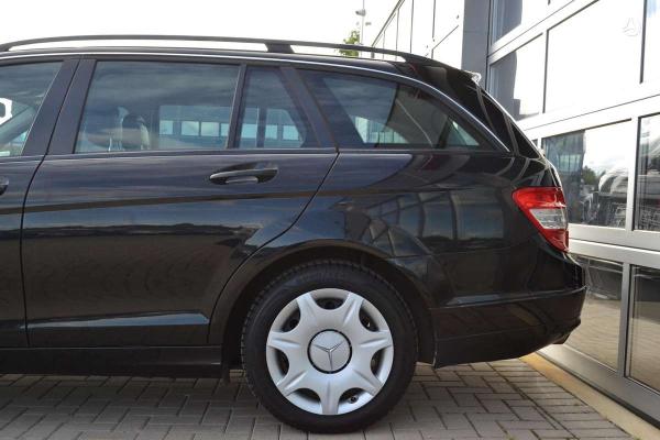 Melns Mercedes-Benz C 200 2010 Viļņa, ar dzinēja tilpumu 2.14 L un nobraukumu 300 tūkst. km par 5500 €, foto 3 vietnē AUTOMOTO.COM.LV