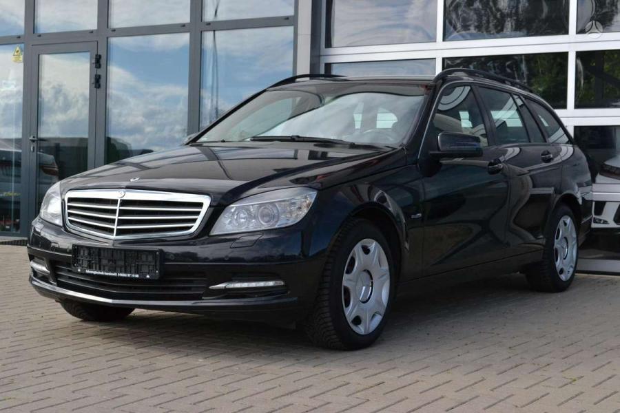 Black Mercedes-Benz C 200 2010 in Vilnius, with an engine capacity of 2.14 L and mileage of 300 thousand km for 5500 €, photo 5 on AUTOMOTO.COM.LV