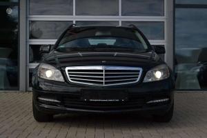 Black Mercedes-Benz C 200 2010 in Vilnius, with an engine capacity of 2.14 L and mileage of 300 thousand km for 5500 €, photo 6 on AUTOMOTO.COM.LV
