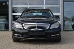 Black Mercedes-Benz C 200 2010 in Vilnius, with an engine capacity of 2.14 L and mileage of 300 thousand km for 5500 €, photo 7 on AUTOMOTO.COM.LV