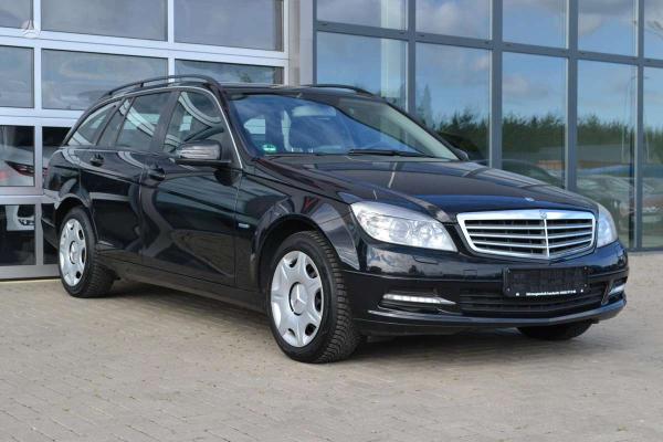Melns Mercedes-Benz C 200 2010 Viļņa, ar dzinēja tilpumu 2.14 L un nobraukumu 300 tūkst. km par 5500 €, foto 7 vietnē AUTOMOTO.COM.LV