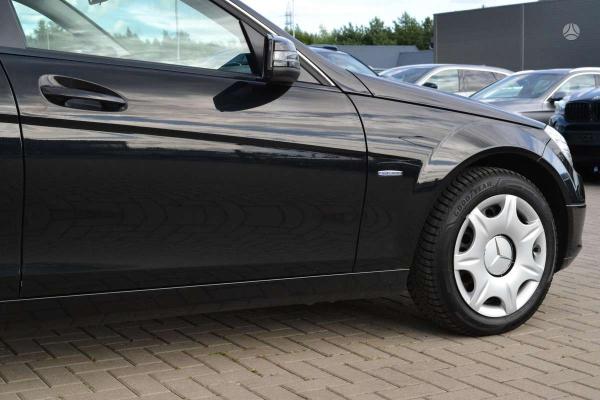 Melns Mercedes-Benz C 200 2010 Viļņa, ar dzinēja tilpumu 2.14 L un nobraukumu 300 tūkst. km par 5500 €, foto 9 vietnē AUTOMOTO.COM.LV