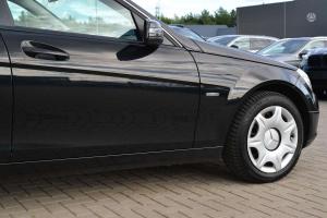 Black Mercedes-Benz C 200 2010 in Vilnius, with an engine capacity of 2.14 L and mileage of 300 thousand km for 5500 €, photo 10 on AUTOMOTO.COM.LV