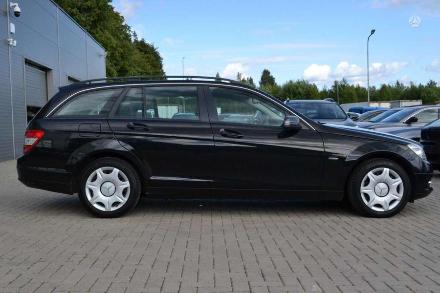 Black Mercedes-Benz C 200 2010 in Vilnius, with an engine capacity of 2.14 L and mileage of 300 thousand km for 5500 €, photo 11 on AUTOMOTO.COM.LV