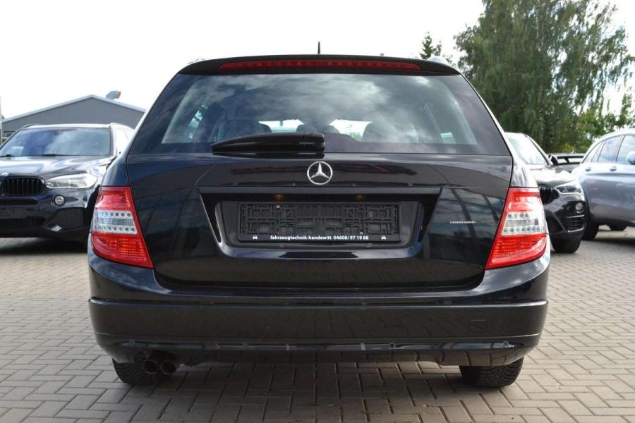 Black Mercedes-Benz C 200 2010 in Vilnius, with an engine capacity of 2.14 L and mileage of 300 thousand km for 5500 €, photo 13 on AUTOMOTO.COM.LV