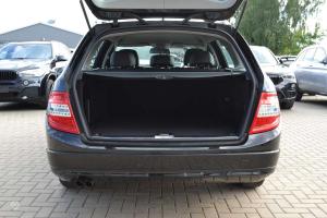 Black Mercedes-Benz C 200 2010 in Vilnius, with an engine capacity of 2.14 L and mileage of 300 thousand km for 5500 €, photo 14 on AUTOMOTO.COM.LV