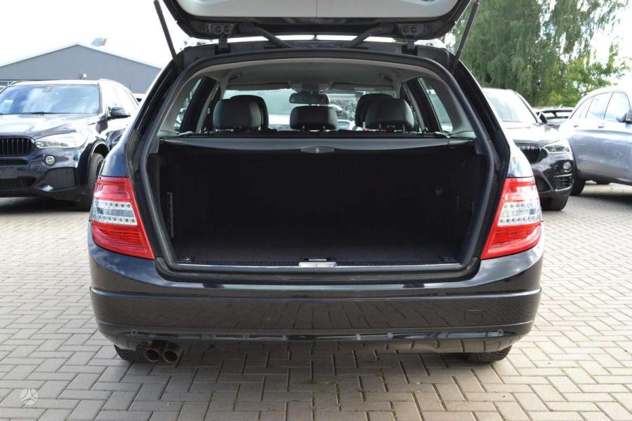 Black Mercedes-Benz C 200 2010 in Vilnius, with an engine capacity of 2.14 L and mileage of 300 thousand km for 5500 €, photo 14 on AUTOMOTO.COM.LV