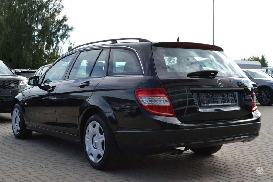 Black Mercedes-Benz C 200 2010 in Vilnius, with an engine capacity of 2.14 L and mileage of 300 thousand km for 5500 €, photo 15 on AUTOMOTO.COM.LV