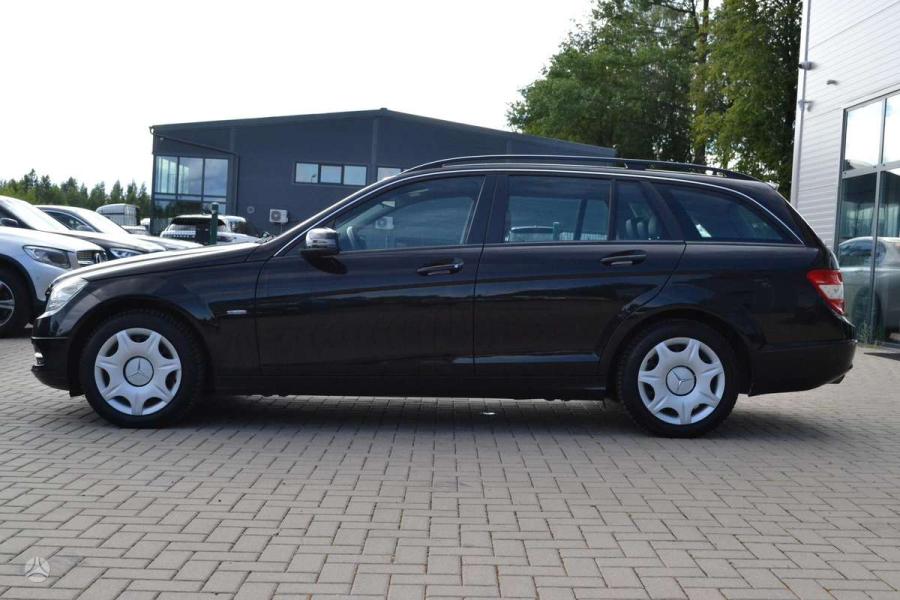 Black Mercedes-Benz C 200 2010 in Vilnius, with an engine capacity of 2.14 L and mileage of 300 thousand km for 5500 €, photo 17 on AUTOMOTO.COM.LV