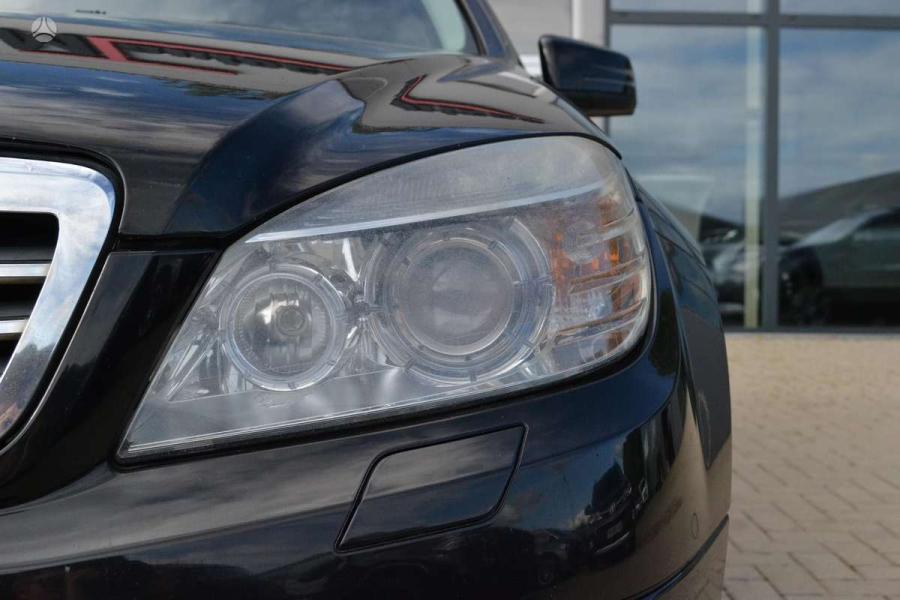 Black Mercedes-Benz C 200 2010 in Vilnius, with an engine capacity of 2.14 L and mileage of 300 thousand km for 5500 €, photo 18 on AUTOMOTO.COM.LV