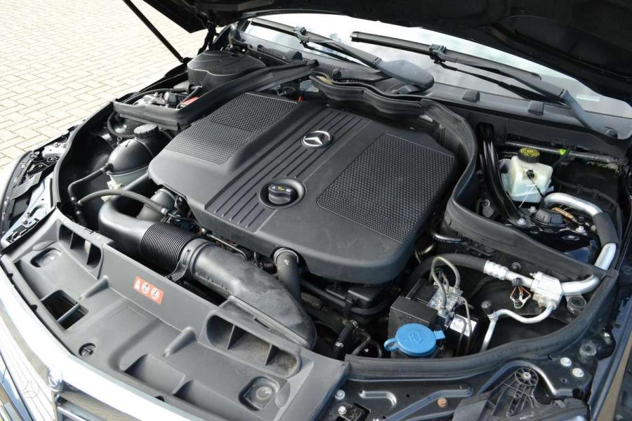 Black Mercedes-Benz C 200 2010 in Vilnius, with an engine capacity of 2.14 L and mileage of 300 thousand km for 5500 €, photo 20 on AUTOMOTO.COM.LV