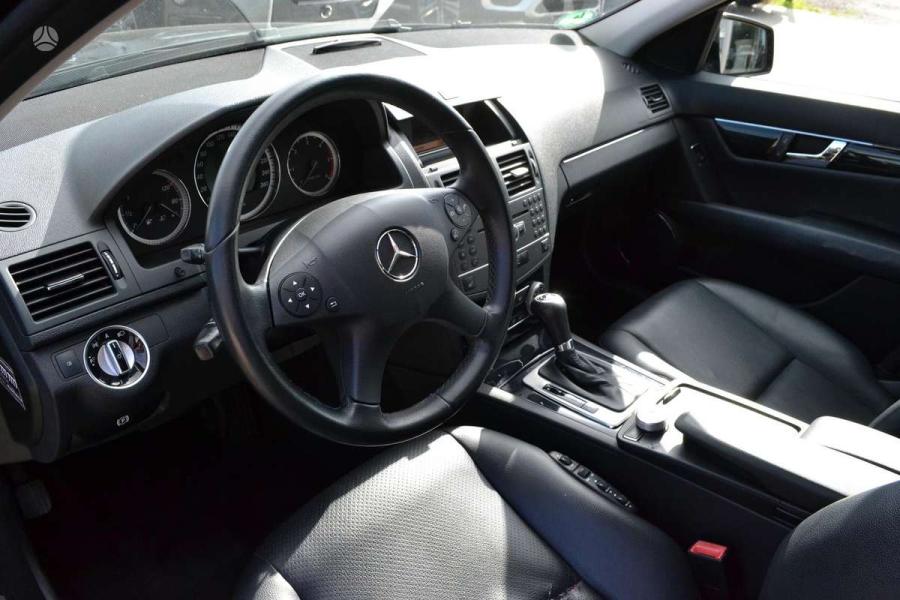 Black Mercedes-Benz C 200 2010 in Vilnius, with an engine capacity of 2.14 L and mileage of 300 thousand km for 5500 €, photo 27 on AUTOMOTO.COM.LV