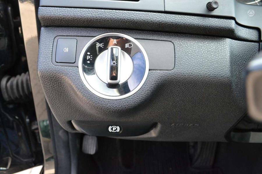 Black Mercedes-Benz C 200 2010 in Vilnius, with an engine capacity of 2.14 L and mileage of 300 thousand km for 5500 €, photo 29 on AUTOMOTO.COM.LV