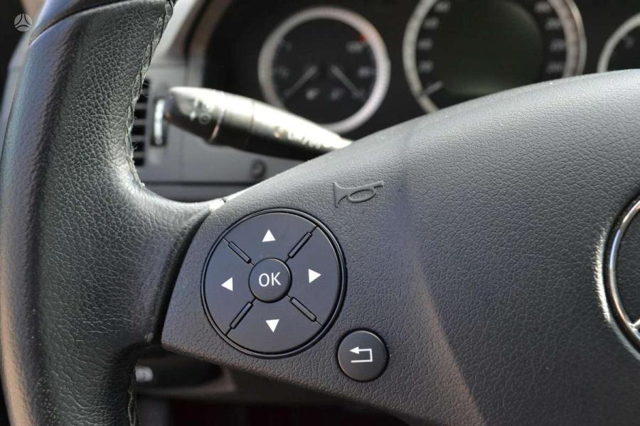 Black Mercedes-Benz C 200 2010 in Vilnius, with an engine capacity of 2.14 L and mileage of 300 thousand km for 5500 €, photo 30 on AUTOMOTO.COM.LV