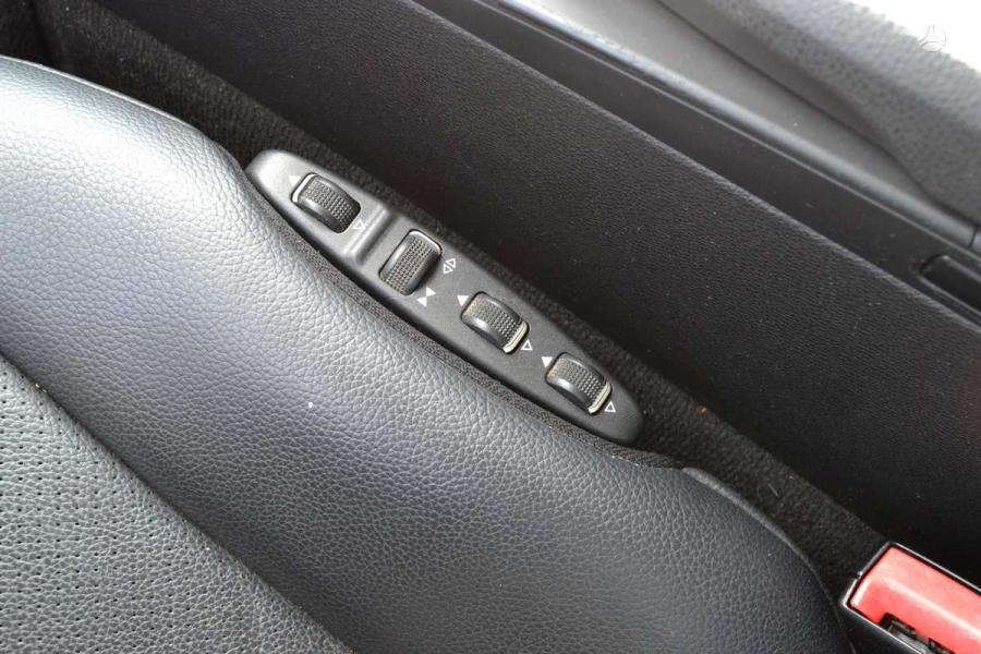 Black Mercedes-Benz C 200 2010 in Vilnius, with an engine capacity of 2.14 L and mileage of 300 thousand km for 5500 €, photo 33 on AUTOMOTO.COM.LV