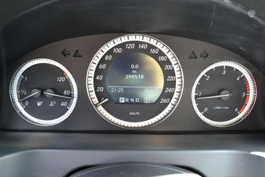 Black Mercedes-Benz C 200 2010 in Vilnius, with an engine capacity of 2.14 L and mileage of 300 thousand km for 5500 €, photo 34 on AUTOMOTO.COM.LV