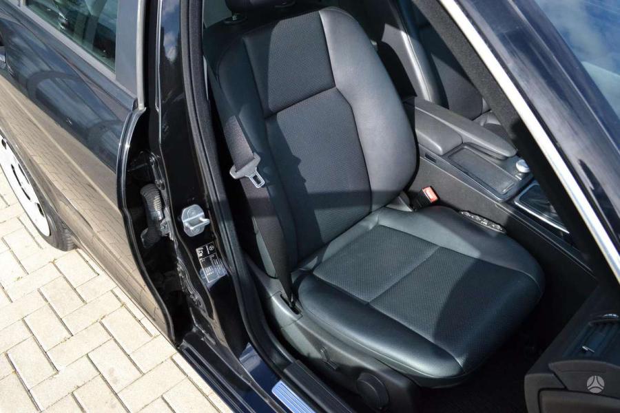Black Mercedes-Benz C 200 2010 in Vilnius, with an engine capacity of 2.14 L and mileage of 300 thousand km for 5500 €, photo 37 on AUTOMOTO.COM.LV
