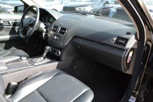 Black Mercedes-Benz C 200 2010 in Vilnius, with an engine capacity of 2.14 L and mileage of 300 thousand km for 5500 €, photo 38 on AUTOMOTO.COM.LV
