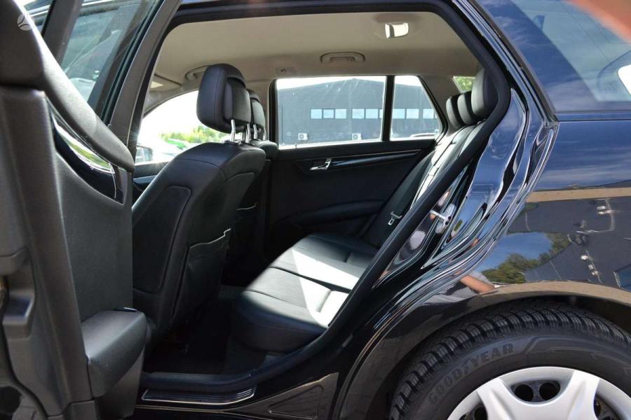 Black Mercedes-Benz C 200 2010 in Vilnius, with an engine capacity of 2.14 L and mileage of 300 thousand km for 5500 €, photo 40 on AUTOMOTO.COM.LV