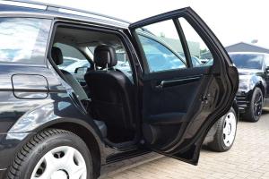 Black Mercedes-Benz C 200 2010 in Vilnius, with an engine capacity of 2.14 L and mileage of 300 thousand km for 5500 €, photo 42 on AUTOMOTO.COM.LV