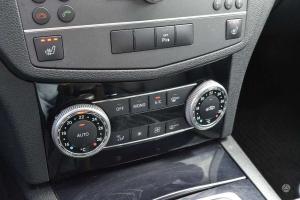 Black Mercedes-Benz C 200 2010 in Vilnius, with an engine capacity of 2.14 L and mileage of 300 thousand km for 5500 €, photo 49 on AUTOMOTO.COM.LV