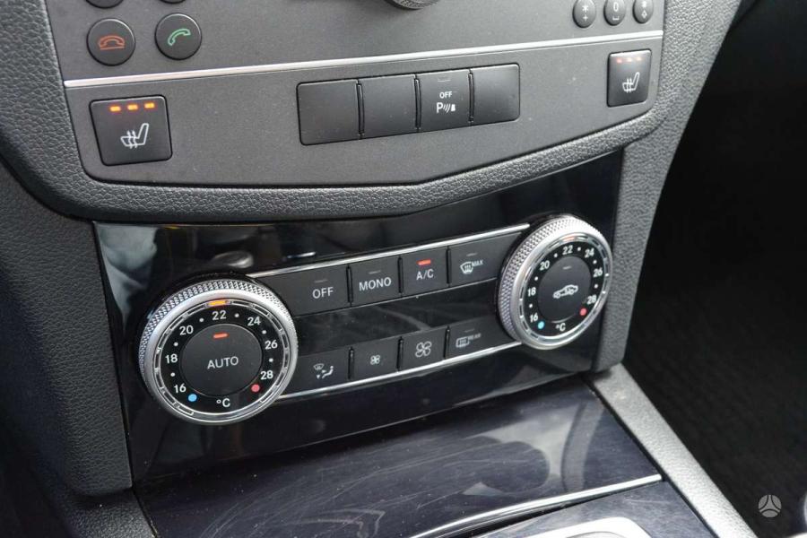 Black Mercedes-Benz C 200 2010 in Vilnius, with an engine capacity of 2.14 L and mileage of 300 thousand km for 5500 €, photo 49 on AUTOMOTO.COM.LV