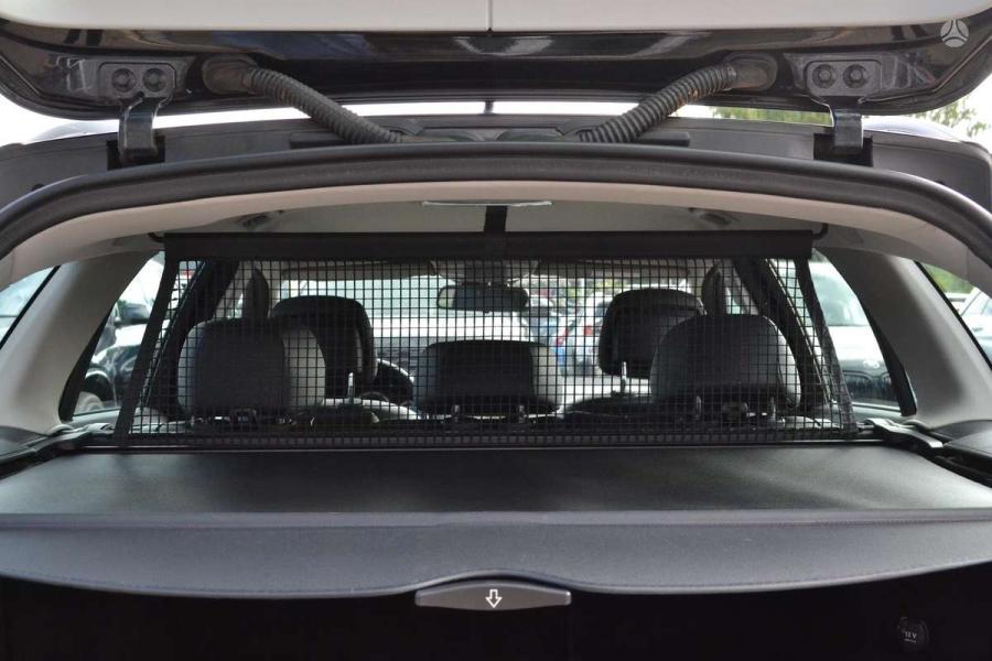 Black Mercedes-Benz C 200 2010 in Vilnius, with an engine capacity of 2.14 L and mileage of 300 thousand km for 5500 €, photo 53 on AUTOMOTO.COM.LV