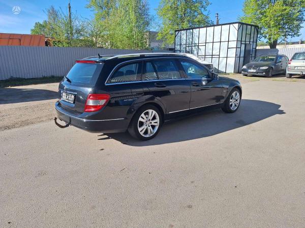 Melns Mercedes-Benz C 200 2010 Panevēža, ar dzinēja tilpumu 2.14 L un nobraukumu 350 tūkst. km par 3050 €, foto 4 vietnē AUTOMOTO.COM.LV