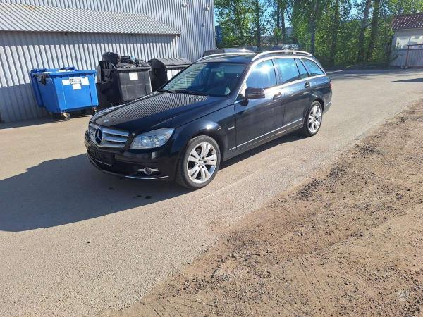 Melns Mercedes-Benz C 200 2010 Panevēža, ar dzinēja tilpumu 2.14 L un nobraukumu 350 tūkst. km par 3050 €, foto 8 vietnē AUTOMOTO.COM.LV