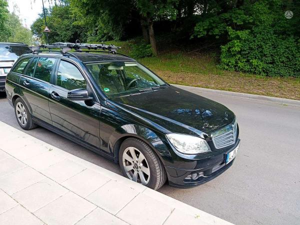 Melns Mercedes-Benz C 200 2010 Viļņa, ar dzinēja tilpumu 2.15 L un nobraukumu 457 tūkst. km par 3500 €, foto 3 vietnē AUTOMOTO.COM.LV