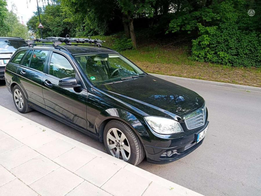 Melns Mercedes-Benz C 200 2010 Viļņa, ar dzinēja tilpumu 2.15 L un nobraukumu 457 tūkst. km par 3500 €, foto 4 vietnē AUTOMOTO.COM.LV