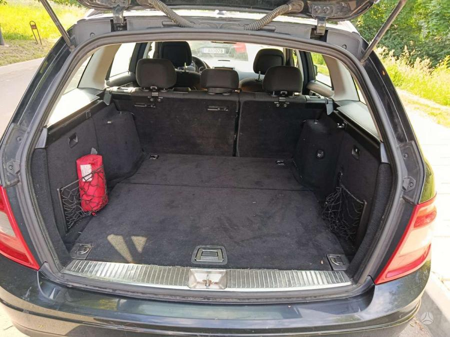 Melns Mercedes-Benz C 200 2010 Viļņa, ar dzinēja tilpumu 2.15 L un nobraukumu 457 tūkst. km par 3500 €, foto 7 vietnē AUTOMOTO.COM.LV