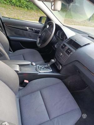 Melns Mercedes-Benz C 200 2010 Viļņa, ar dzinēja tilpumu 2.15 L un nobraukumu 457 tūkst. km par 3500 €, foto 9 vietnē AUTOMOTO.COM.LV