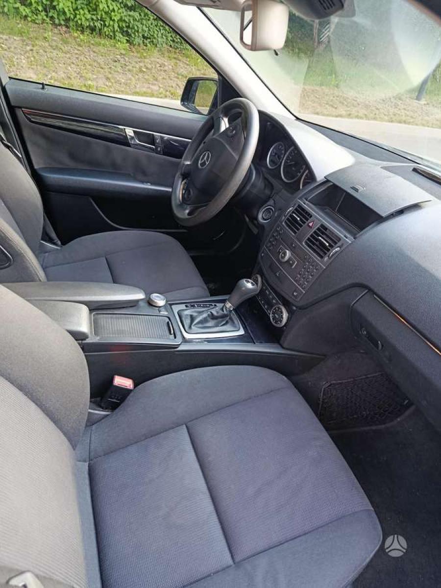 Melns Mercedes-Benz C 200 2010 Viļņa, ar dzinēja tilpumu 2.15 L un nobraukumu 457 tūkst. km par 3500 €, foto 9 vietnē AUTOMOTO.COM.LV