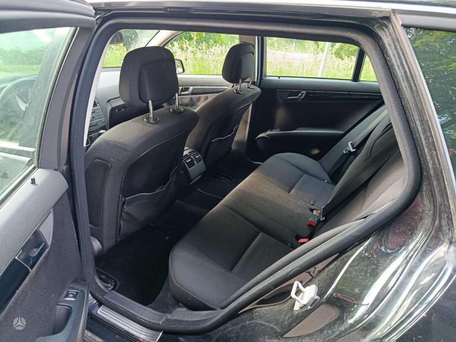 Melns Mercedes-Benz C 200 2010 Viļņa, ar dzinēja tilpumu 2.15 L un nobraukumu 457 tūkst. km par 3500 €, foto 10 vietnē AUTOMOTO.COM.LV