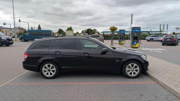 Melns Mercedes-Benz C 200 2010 Kretinga, ar dzinēja tilpumu 2.14 L un nobraukumu 326 tūkst. km par 4700 €, foto 3 vietnē AUTOMOTO.COM.LV