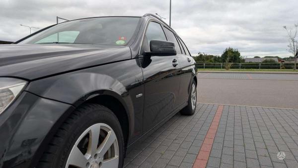 Melns Mercedes-Benz C 200 2010 Kretinga, ar dzinēja tilpumu 2.14 L un nobraukumu 326 tūkst. km par 4700 €, foto 9 vietnē AUTOMOTO.COM.LV