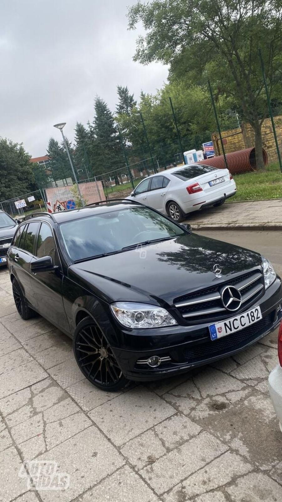 Black Mercedes-Benz C 200 2010 in Klaipeda, with an engine capacity of 2.10 L and mileage of 320 thousand km for 4500 €, photo 1 on AUTOMOTO.COM.LV
