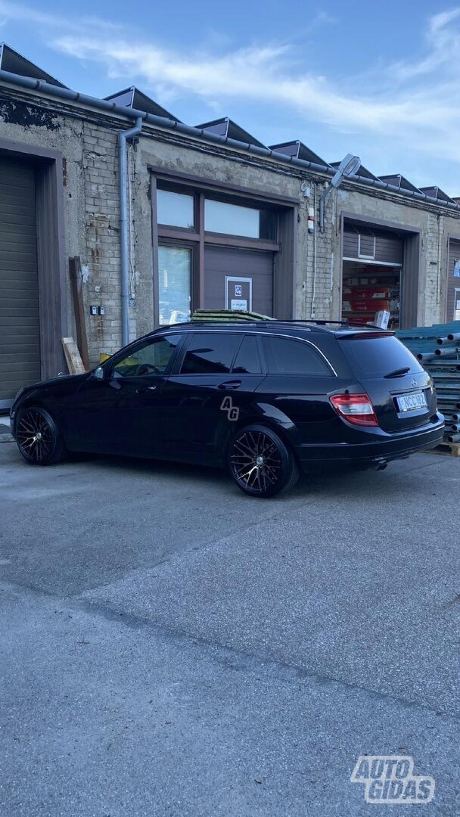 Black Mercedes-Benz C 200 2010 in Klaipeda, with an engine capacity of 2.10 L and mileage of 320 thousand km for 4500 €, photo 3 on AUTOMOTO.COM.LV