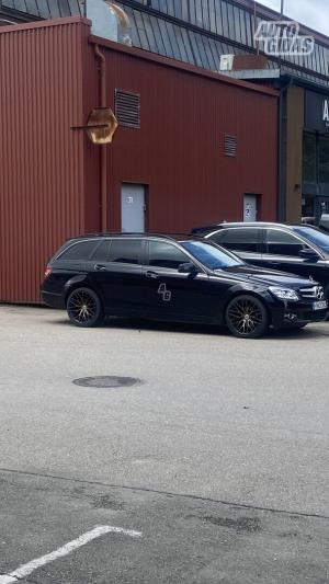 Black Mercedes-Benz C 200 2010 in Klaipeda, with an engine capacity of 2.10 L and mileage of 320 thousand km for 4500 €, photo 4 on AUTOMOTO.COM.LV